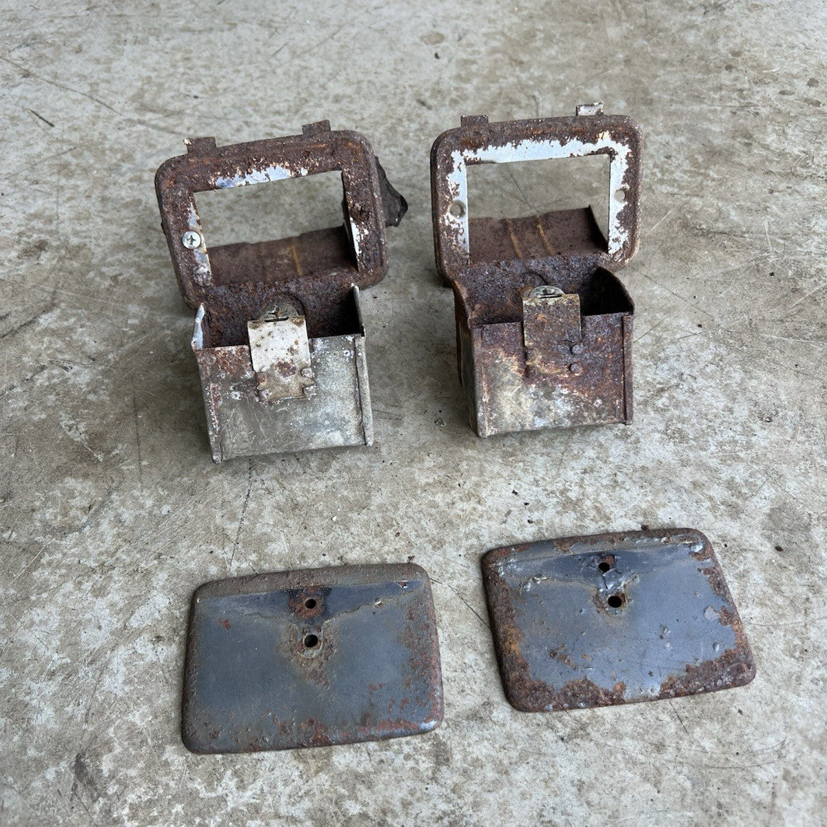 1949 1950 Mercury Ashtray Parts Lot – Iron Trap Garage