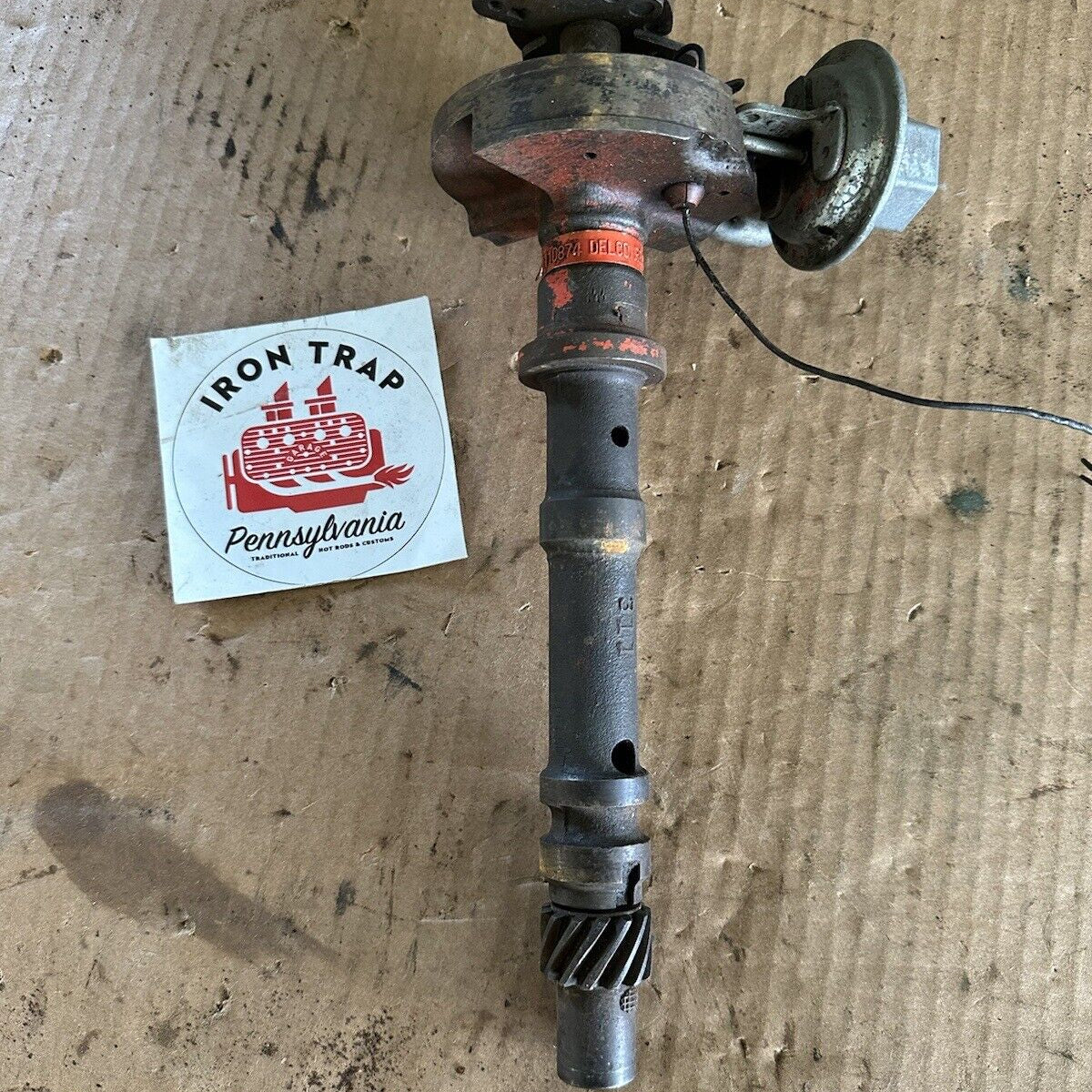 GM Delco 1957 Chevrolet 265 Distributor 1110874 w/ Orig Vacuum Advance ...