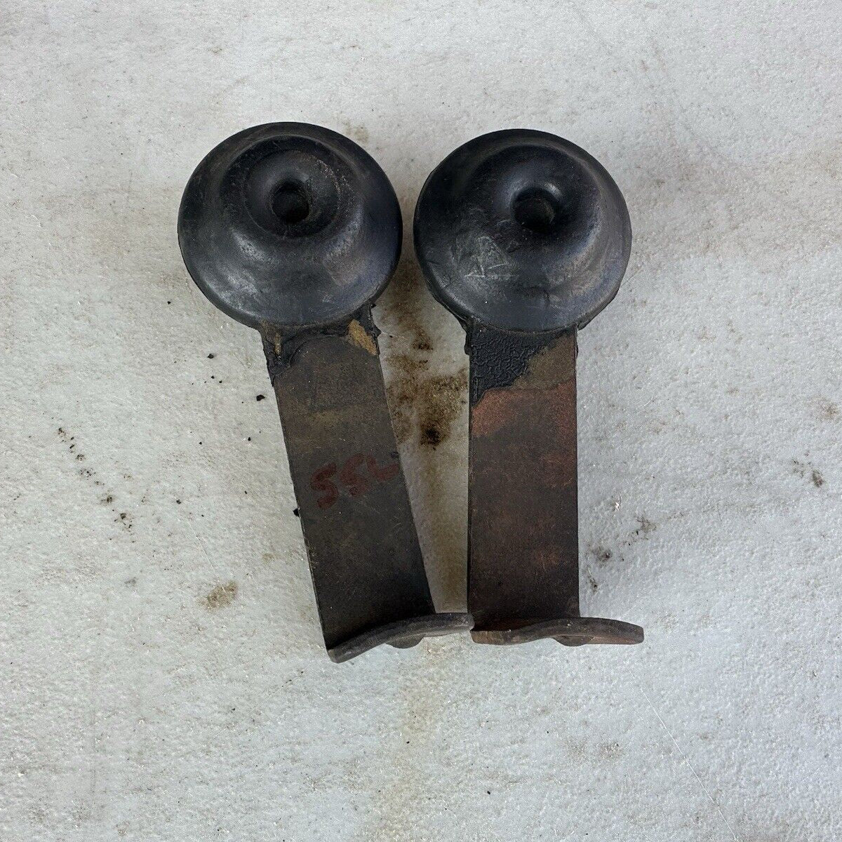 FORD NOS Pair Of 1932 Rear Brake Rod Supports B-2503 – Iron Trap Garage